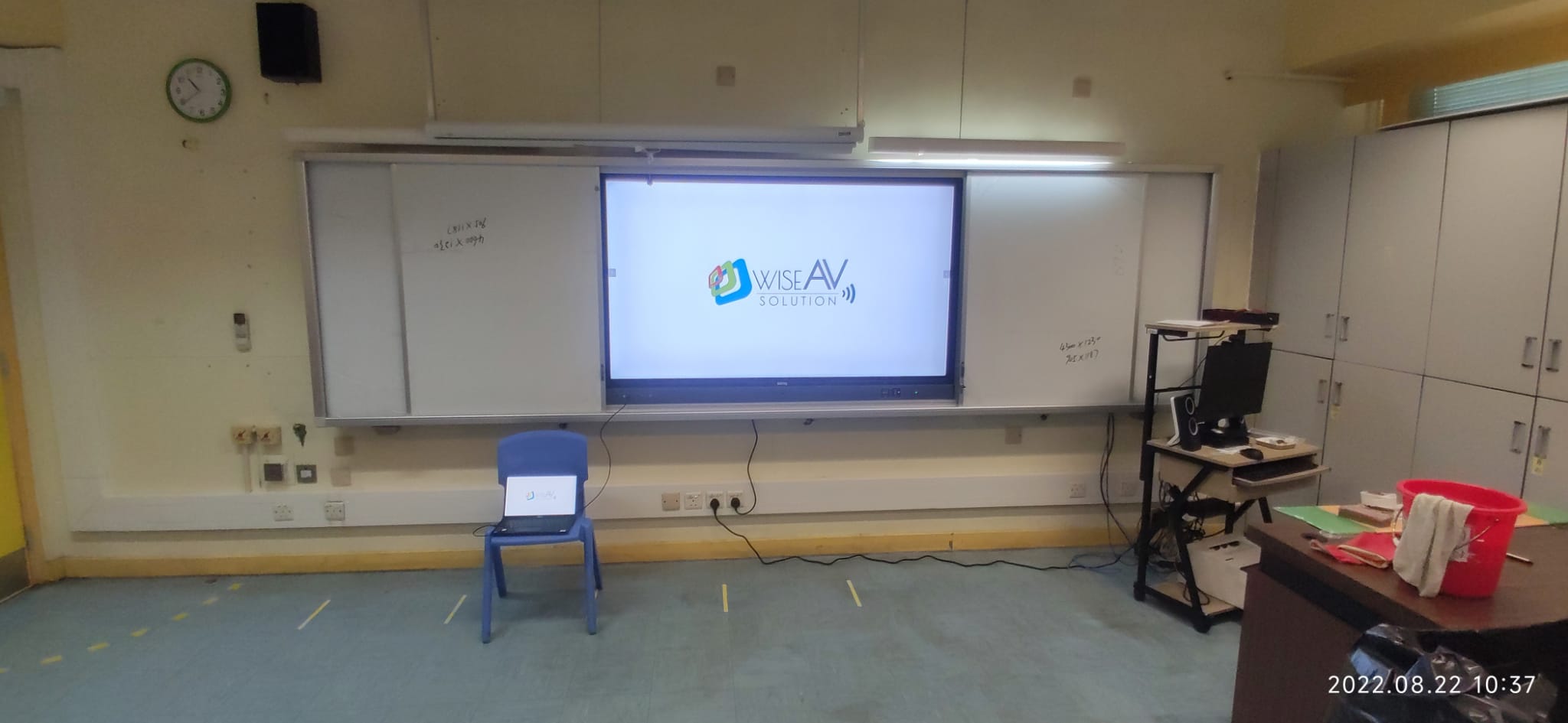 Installing Interactive Display for school - WISE AV Solution