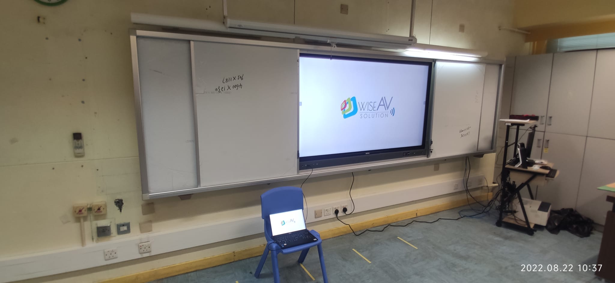Installing Interactive Display for school - WISE AV Solution