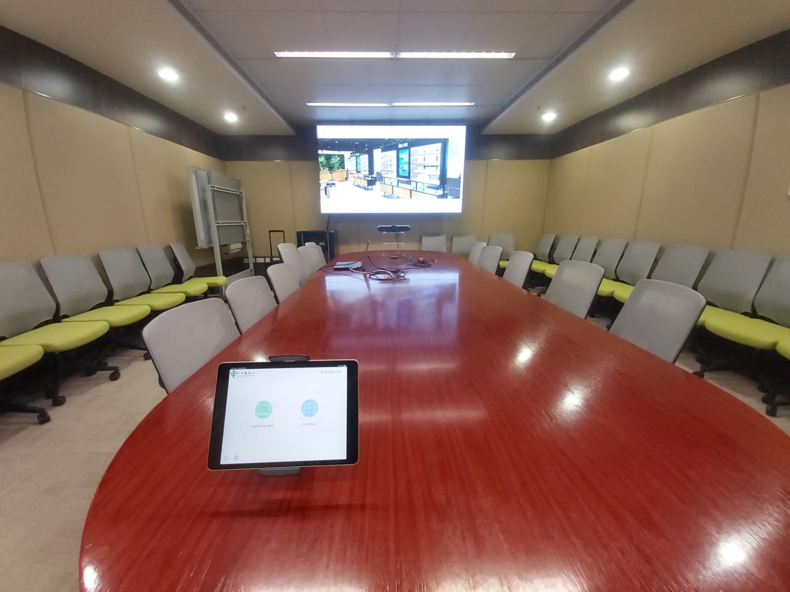 Wise AV Upgrades Temporary Command Center for Hospital